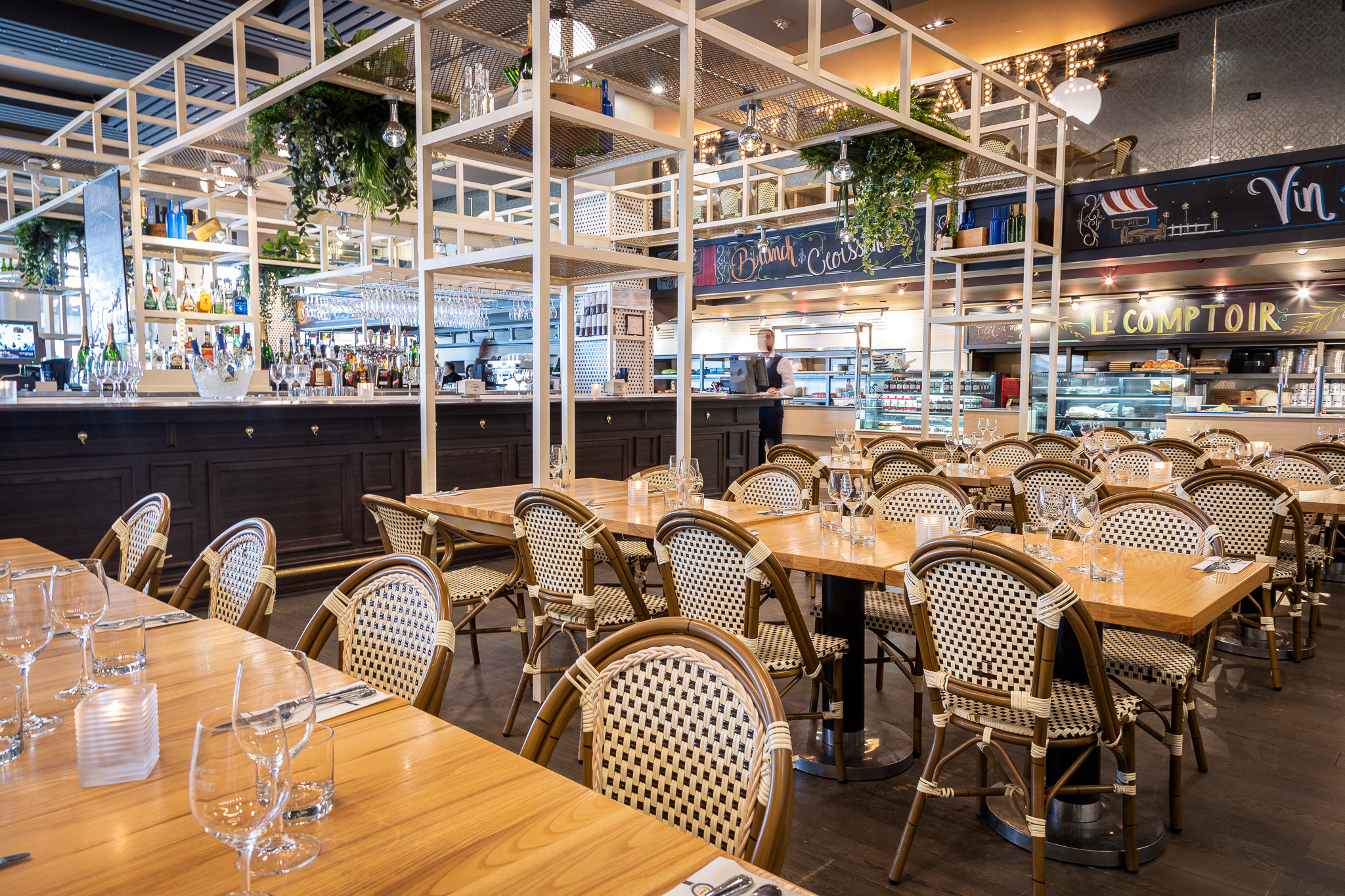 Restaurants DIX30 | L’Aurochs, La Tomate Blanche & Café du Théâtre